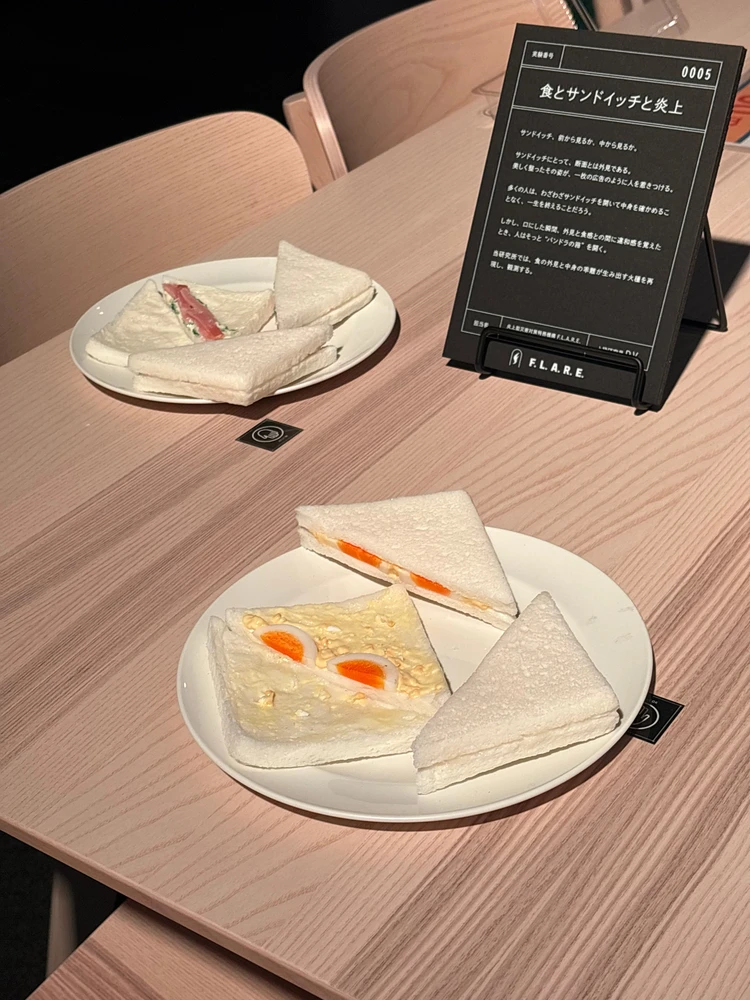 【SNSで話題沸騰】「炎上展」が池袋で開幕！“炎上”をアートで体感する非日常空間｜＠BAILA