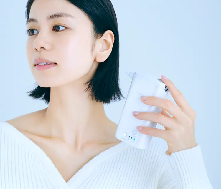 川口春奈 さんインタビュー】最も視線を集めるヒトとイロ。Redな川口春奈とセキララQ&A｜＠BAILA