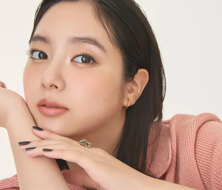 川口春奈 さんインタビュー】最も視線を集めるヒトとイロ。Redな川口春奈とセキララQ&A｜＠BAILA