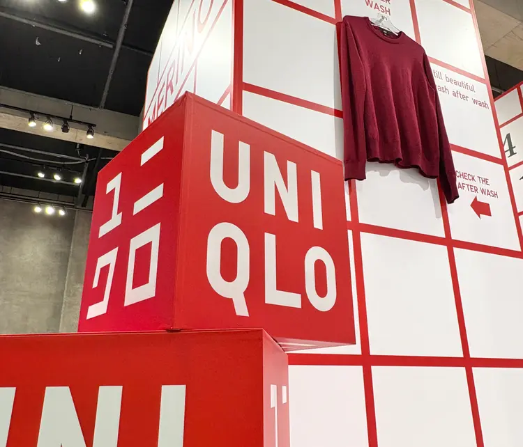 【UNIQLO（ユニクロ）】新作の「フラッフィVネックセーター」をライターが試着レビュー！オンオフ使える万能ニット#BAILA読む試着室｜＠BAILA