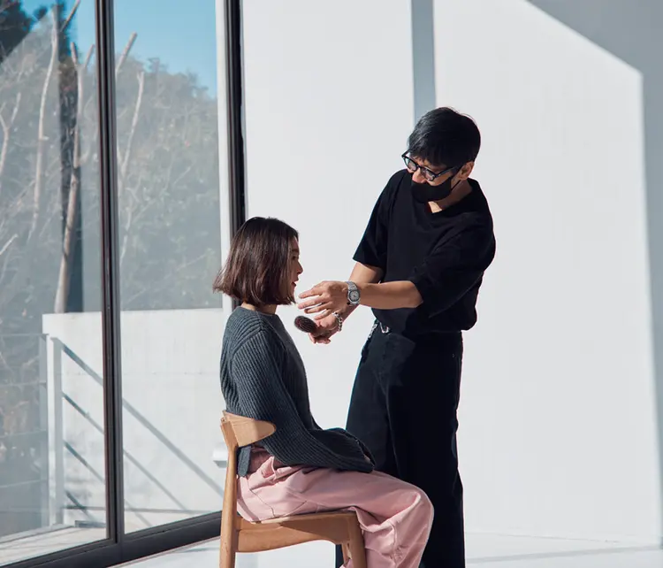 【ユニクロ 読む試着室】話題の「3DコットンリラックスVネックセーター」を試着レビュー！ヘルシーなシルエット＆肌あたりのよさが完璧！｜＠BAILA