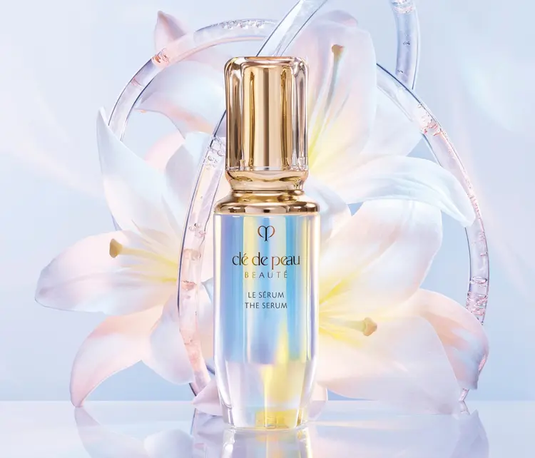 【雪肌精】4月16日限定発売！ メイクの上から使える便利アイテム「雪肌精 スキンケア UV エッセンス ミスト」｜＠BAILA