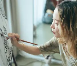 【私と仕事と生理】「news zero」のアナウンサー岩本乃蒼さんの「生理の日のマイルール」｜＠BAILA