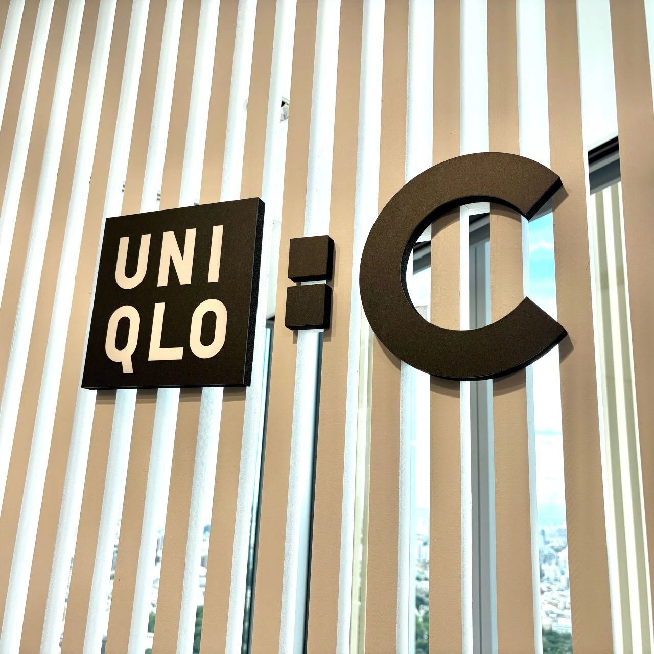 【UNIQLO（ユニクロ）】新作の「ドライスウェットフルジップパーカ」をライターが試着レビュー！キレイめな生地＆シルエットでシーン問わず使える！#BAILA読む試着室｜＠BAILA